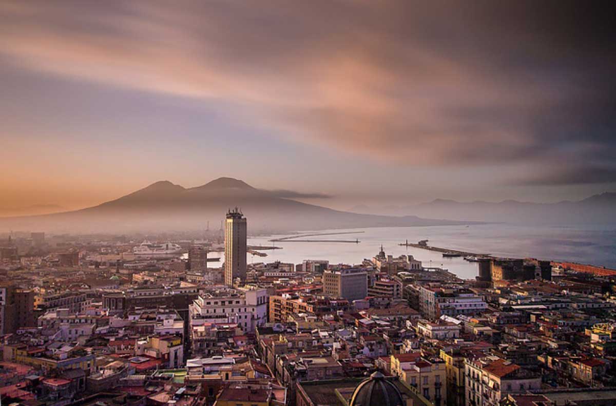 Innamòrati di Napoli: visita la città con ciceroni illustri - Napoli ...