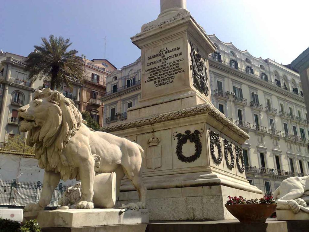 Piazza dei Martiri Napoli e i suoi leoni - quartiere Chiaia Napoli