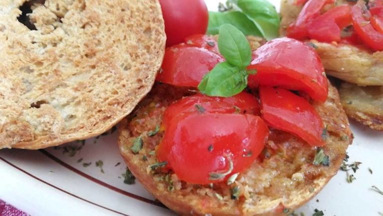 La fresella napoletana, sulla tavola estiva non può mancare