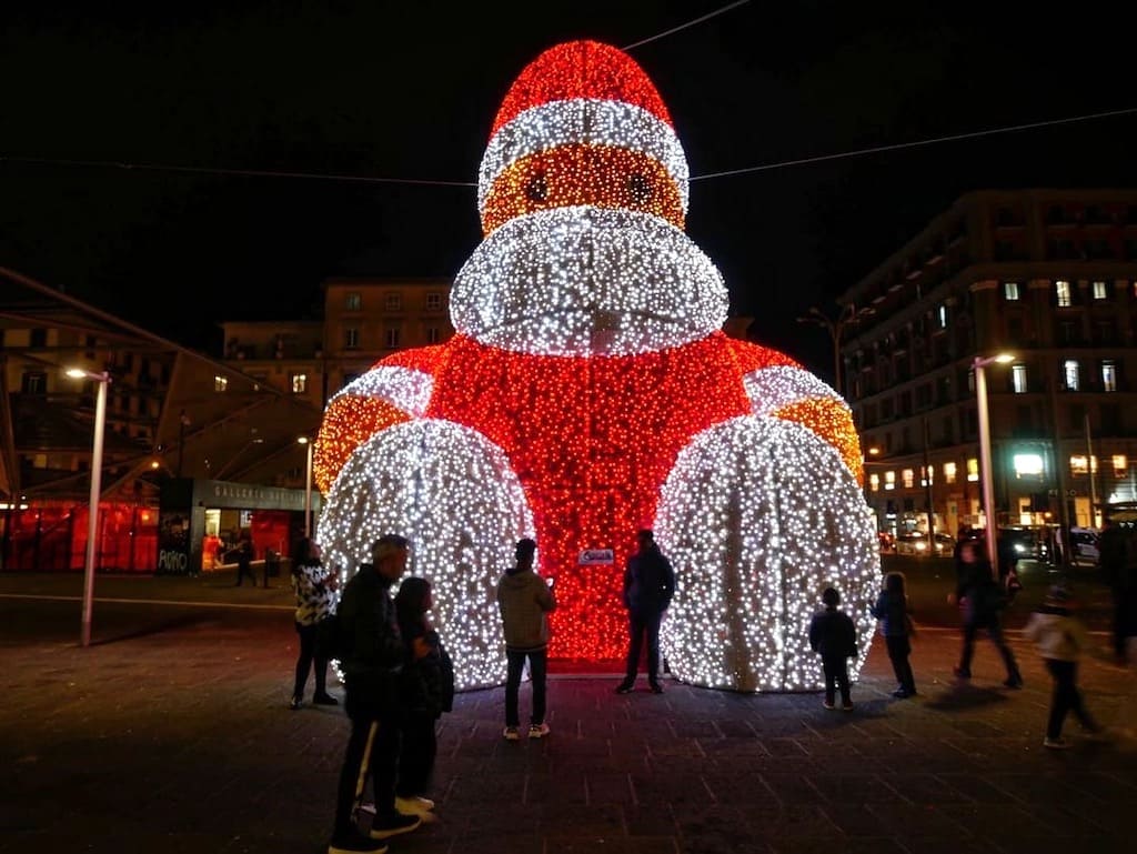 Ri-nascita: Napoli si prepara al Natale 2021