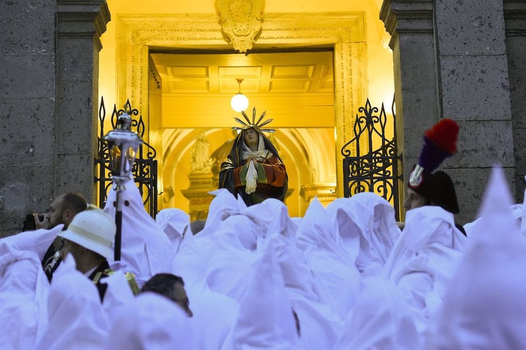 Processione Bianca e Processione Nera nella Pasqua di Sorrento