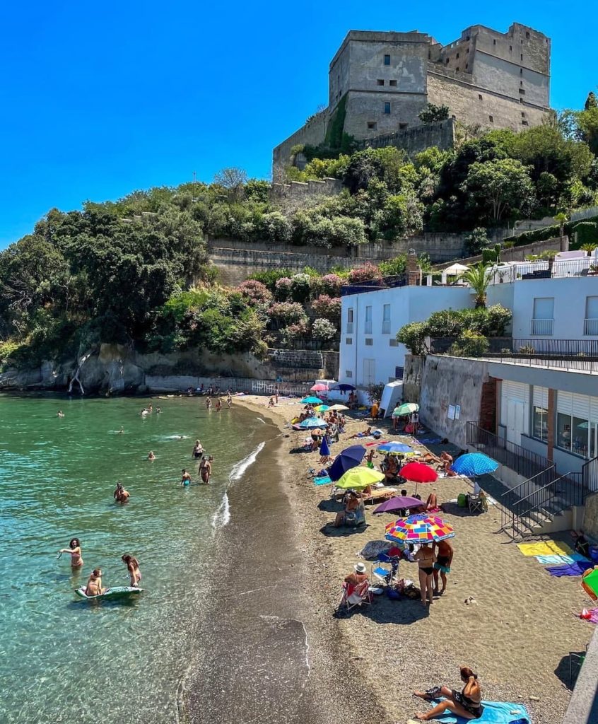 Villa Ferretti Bacoli, il parco sul golfo dei Campi Flegrei